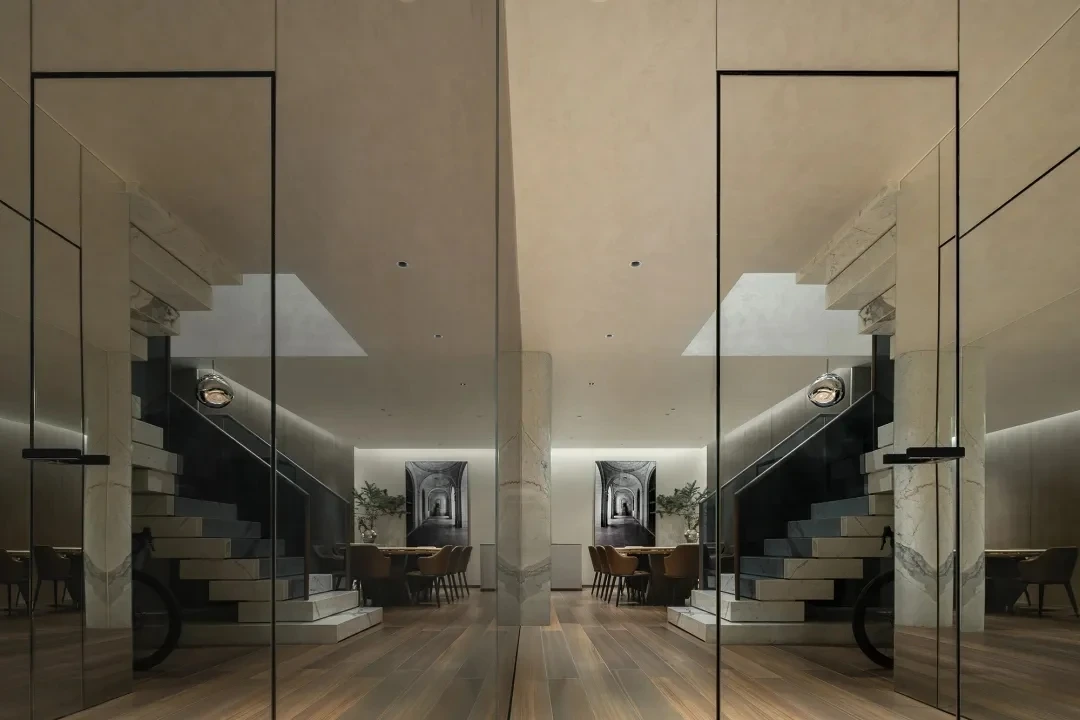 Maximalist Mirror Ideas for Entryway: Bold First Impressions | Feel Design